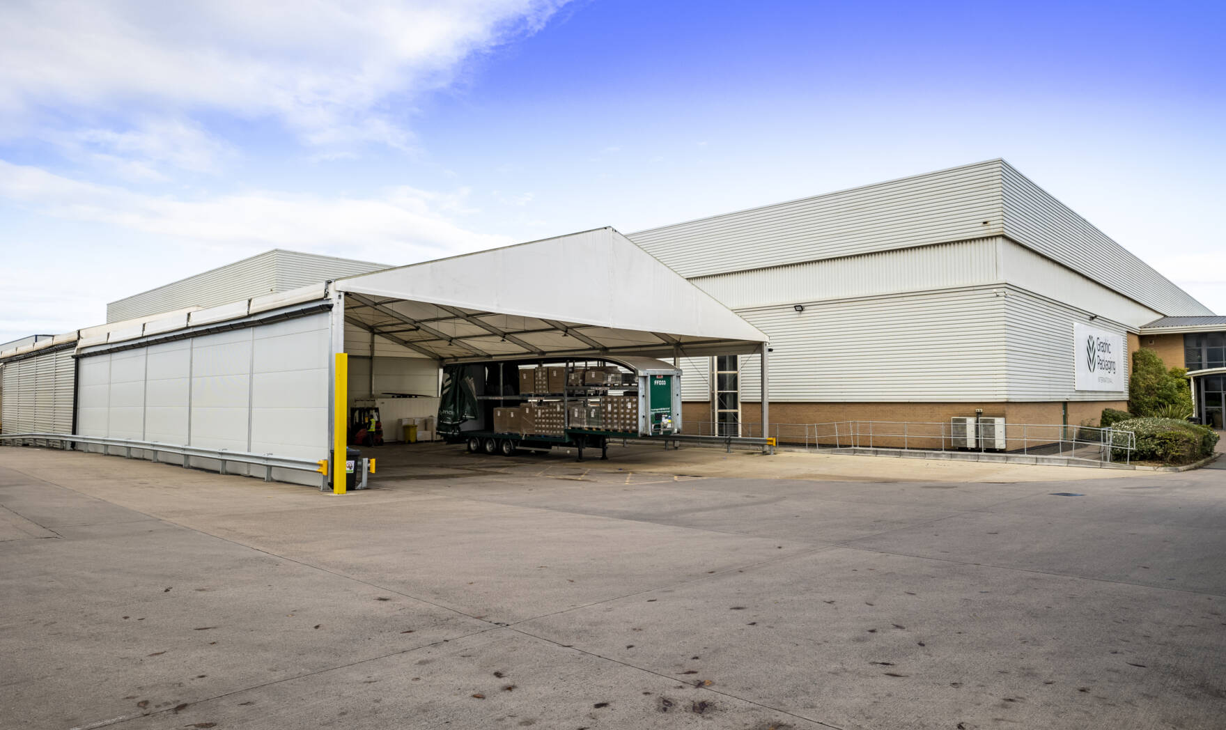 What are the benefits of using a temporary loading bay? | Aganto