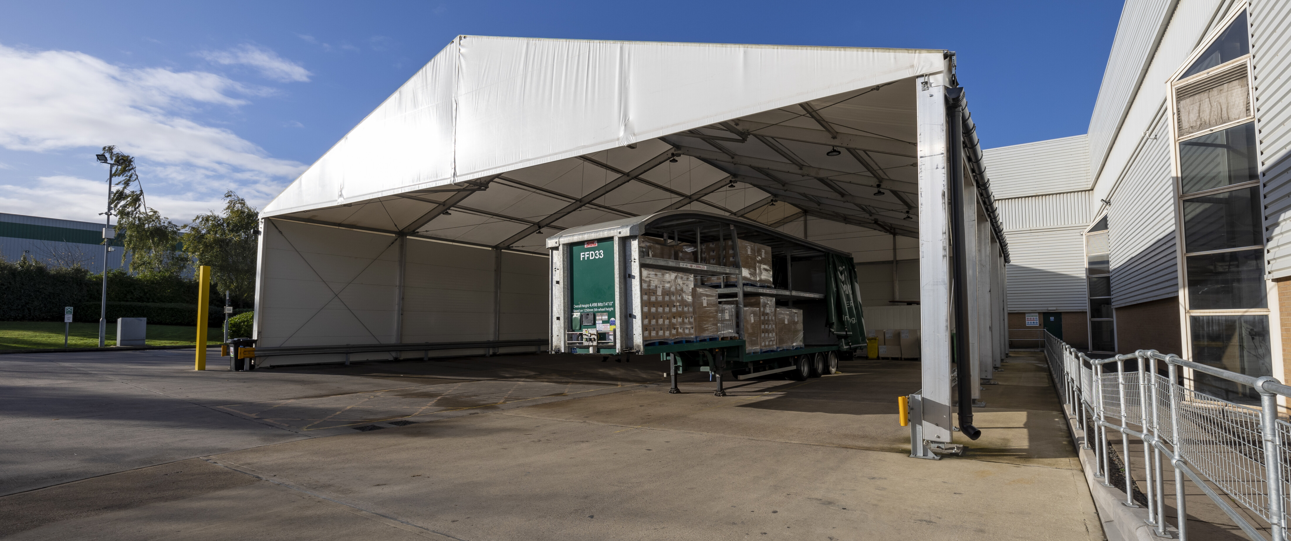 Why use industrial canopies in the distribution industry? | Aganto